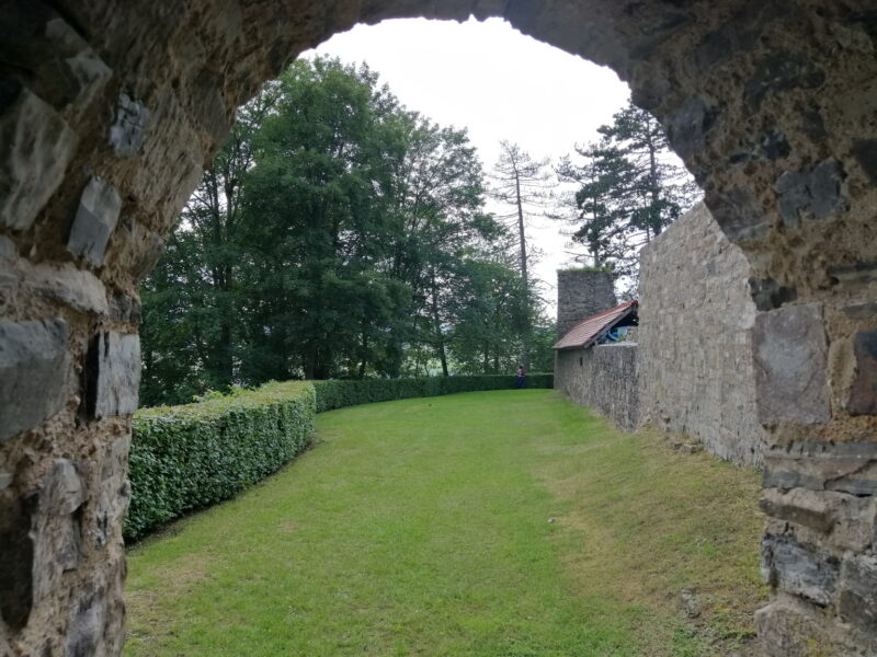Ruine der Burg Hatzfeld - Eder-Radweg